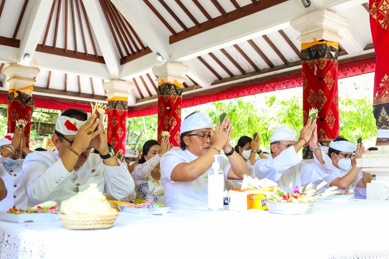 Giri Prasta: Mari Lestarikan Adat dan Budaya Bali Warisan Leluhur
