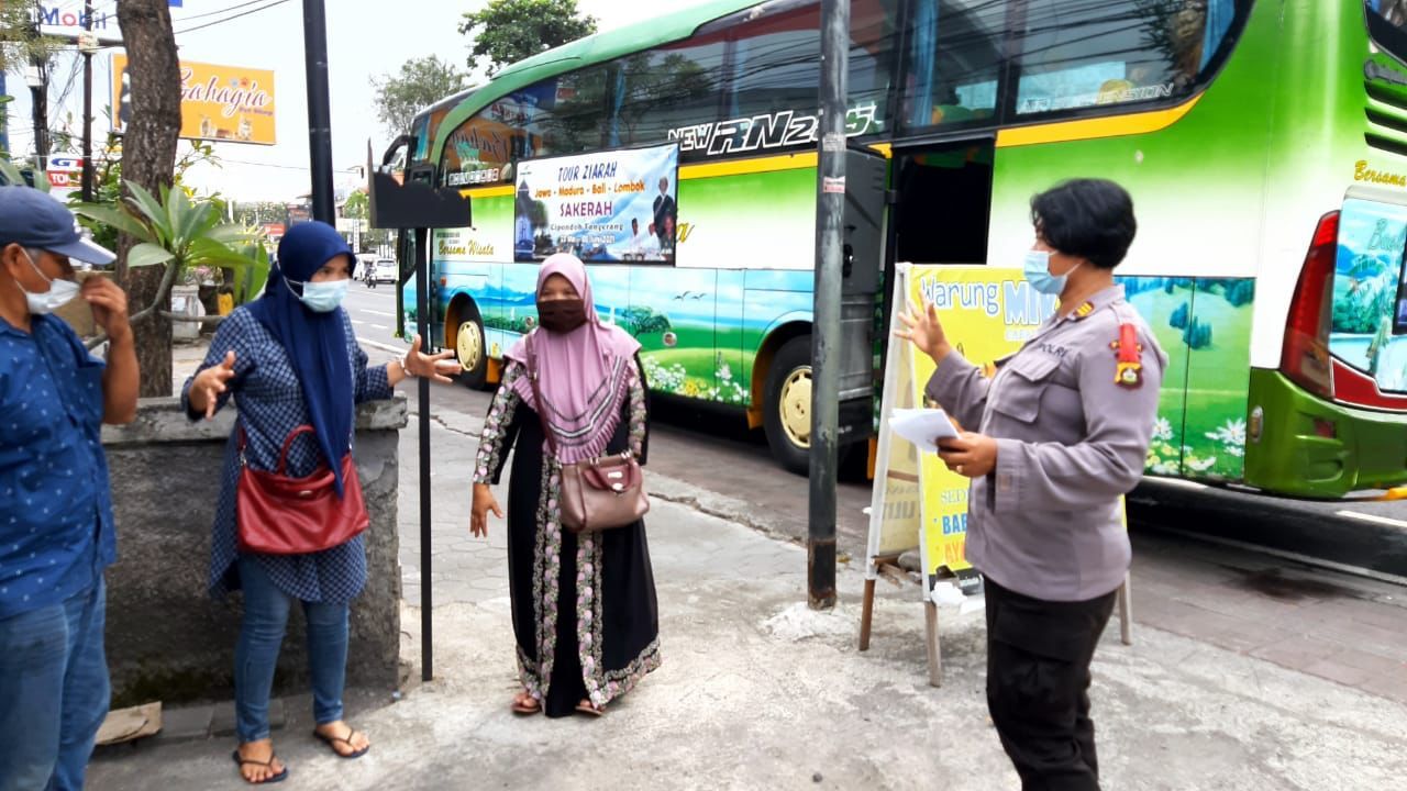 Sosialisasikan Prokes di Terminal Ubung